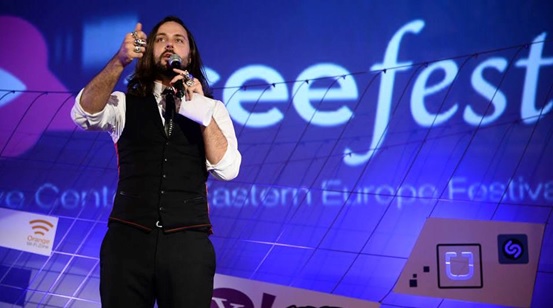 Din New York, direct la Bucuresti: de pe scena Comedy Cellar, Jeff ...