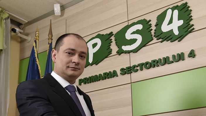 La început, primarul Sectorului 4, Daniel Băluţă, a demolat chioşcurile ...